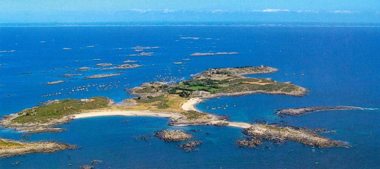 Chausey: a quiet archipelago with white sand beaches